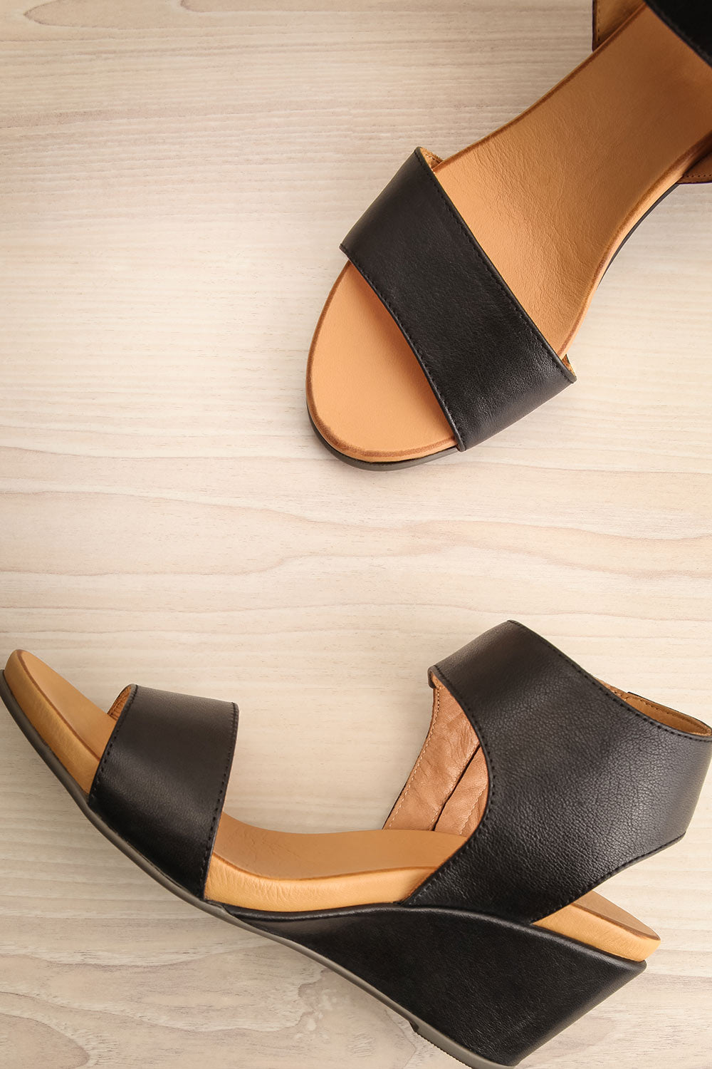 Quainton Black Wedge Sandals | La petite garçonne